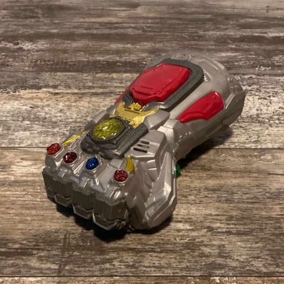 Marvel | Toys | Marvel Avengers Gauntlet Glove Lights And Sounds Toy ...